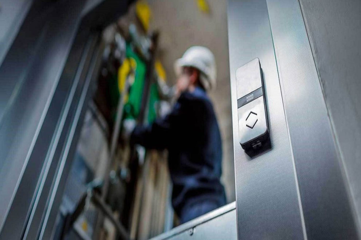 Installation and maintenance process of hydraulic elevator gearless ...